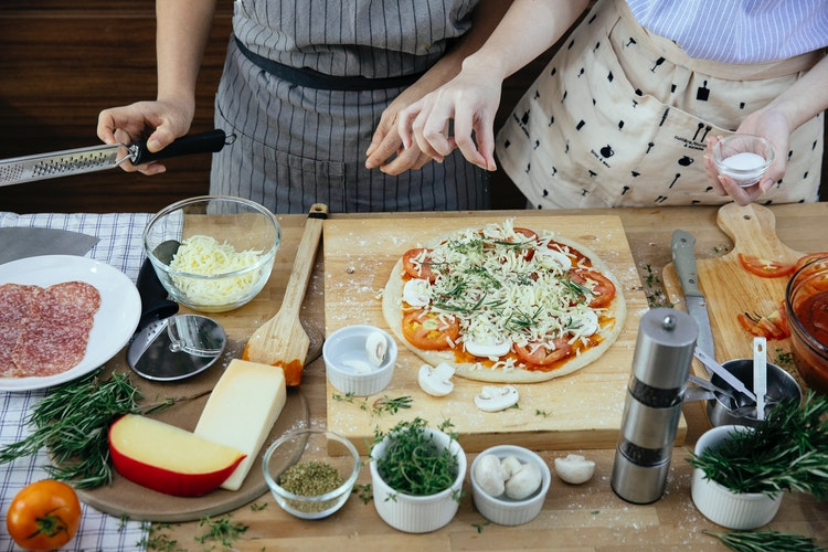 El secreto de preparar una pizza en casa como de restaurante | esVivir
