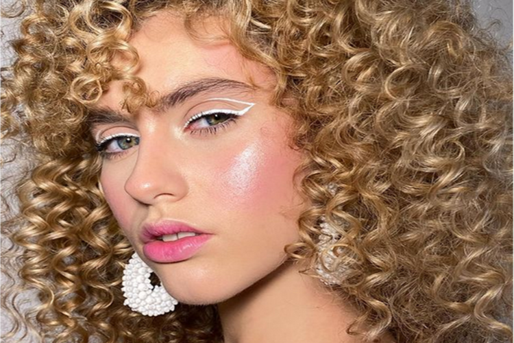 Aprende a utilizar el eyeliner blanco para iluminar tu mirada | esVivir